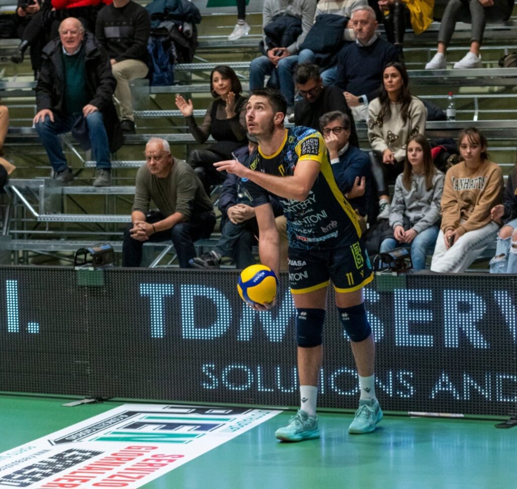 Yuasa Battery con un Mitkov nel motore. Il "martello" bulgaro presenta ...